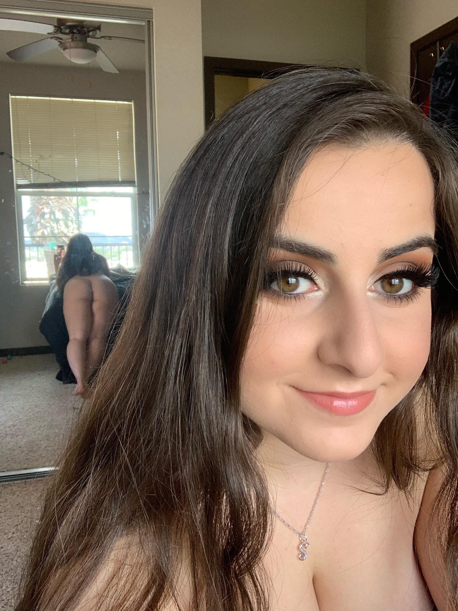 Looking thicc in the mirror | Scrolller