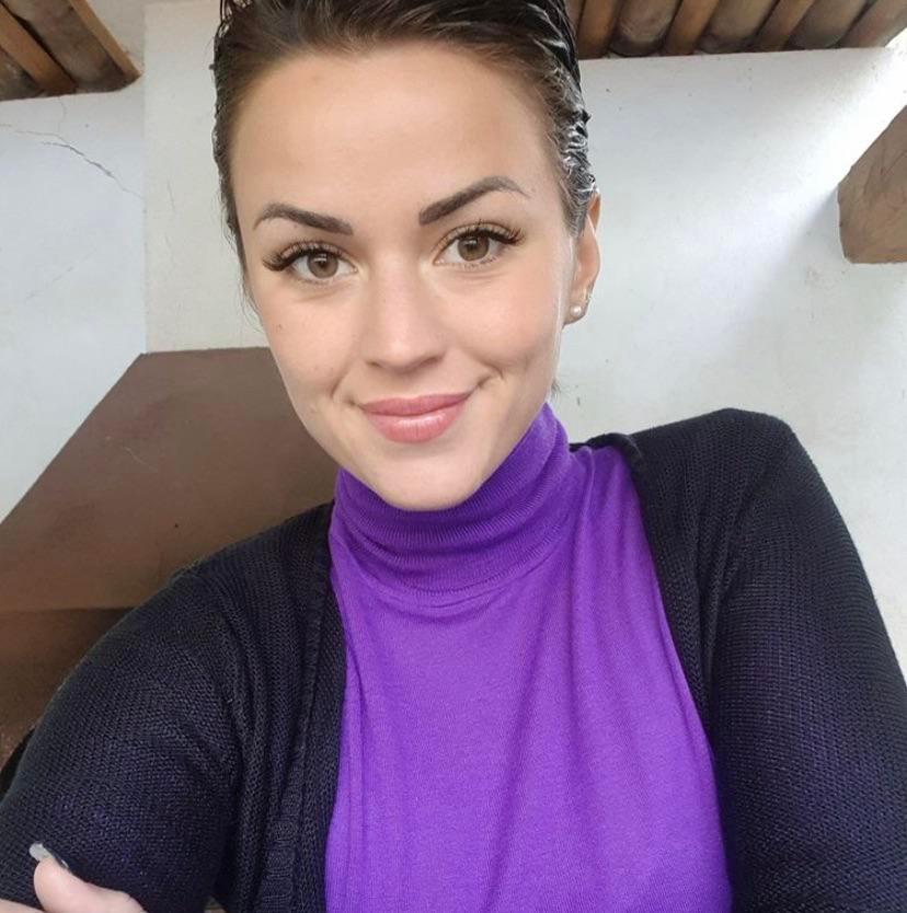 Looking To Share My Wife Scrolller