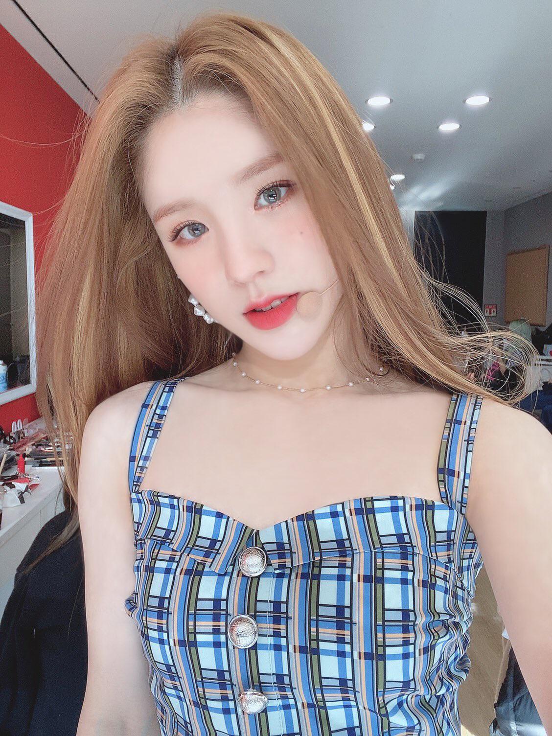 LOONA - Heejin | Scrolller