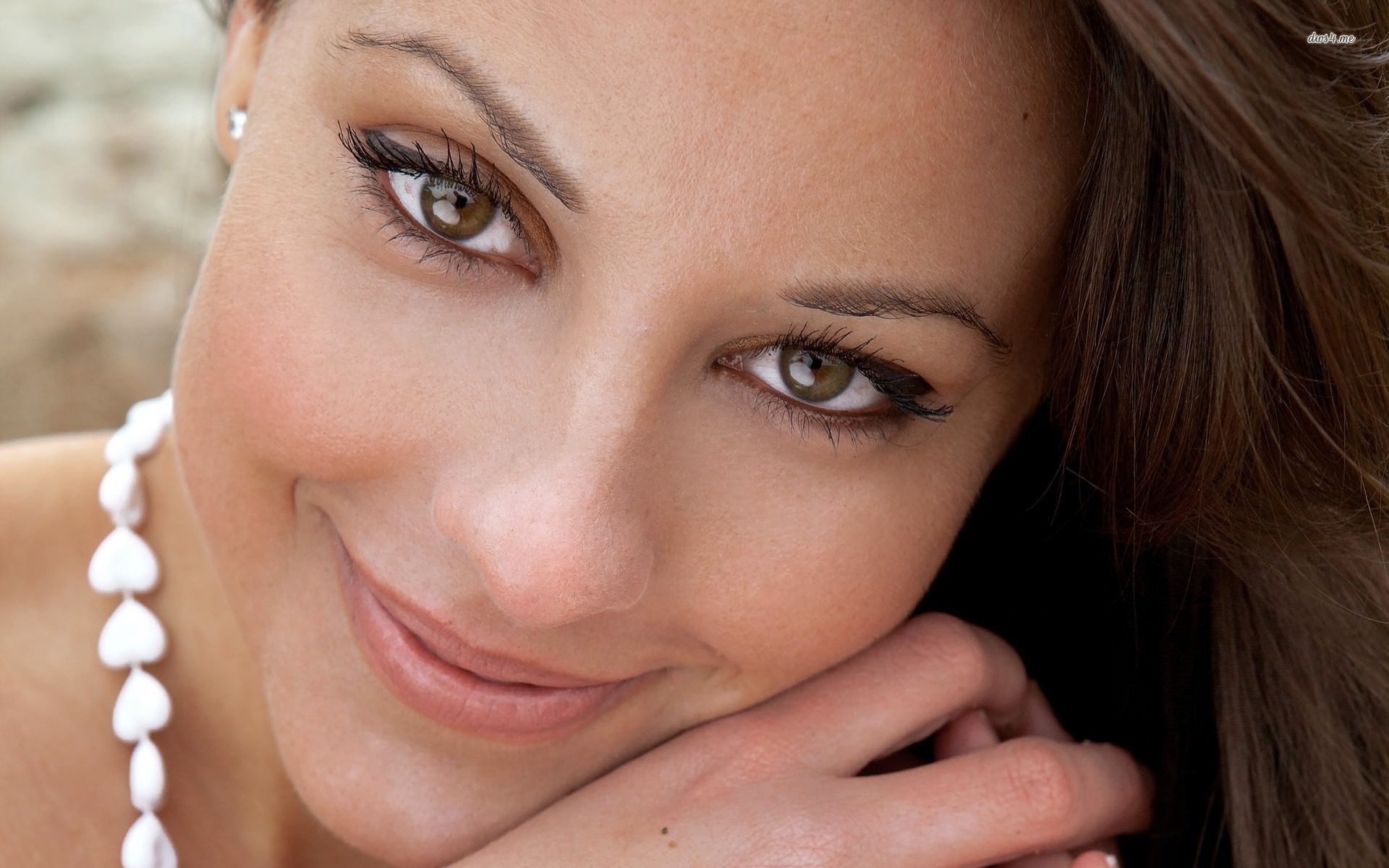 Lorena's inviting eyes | Scrolller