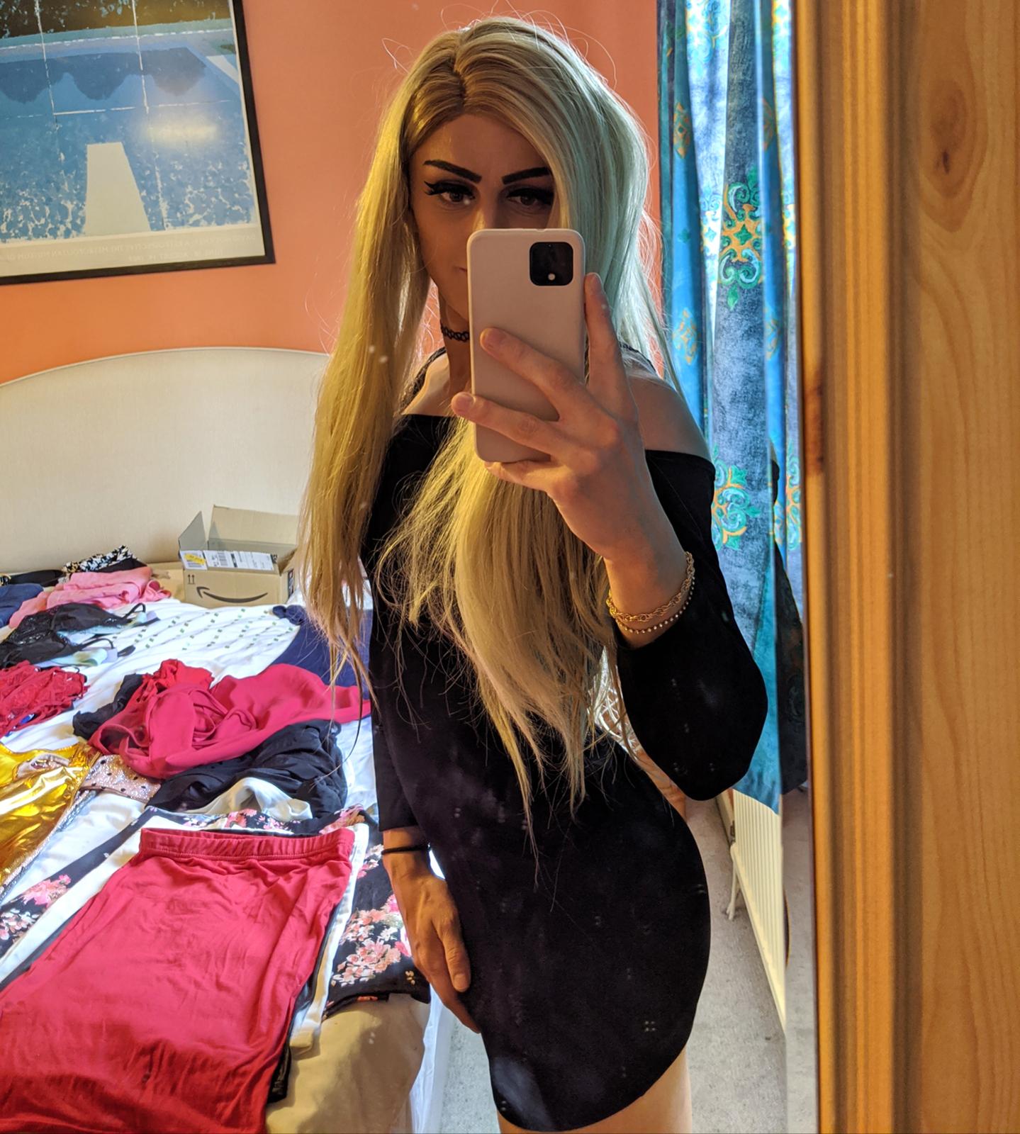 Love getting all girly, then spending the day trying on all different kinds of outfits! | Scrolller