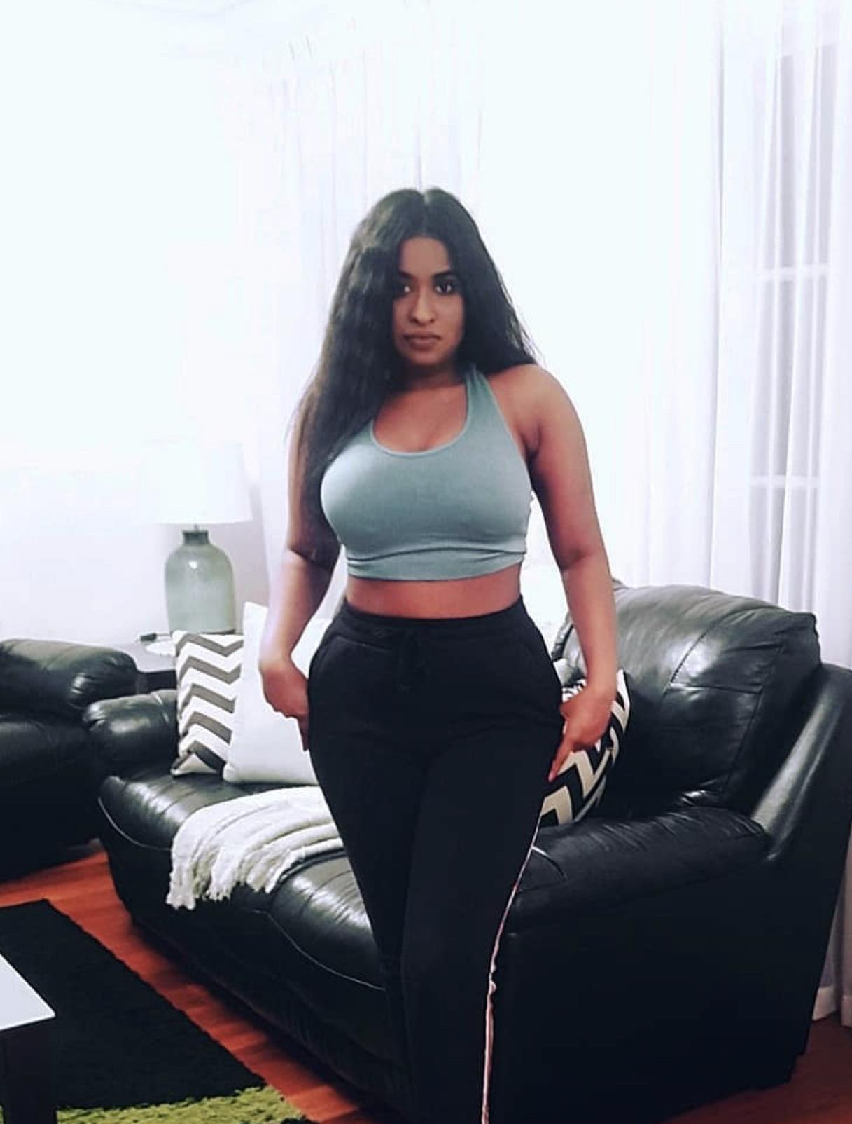 Love her bust 😍 | Scrolller