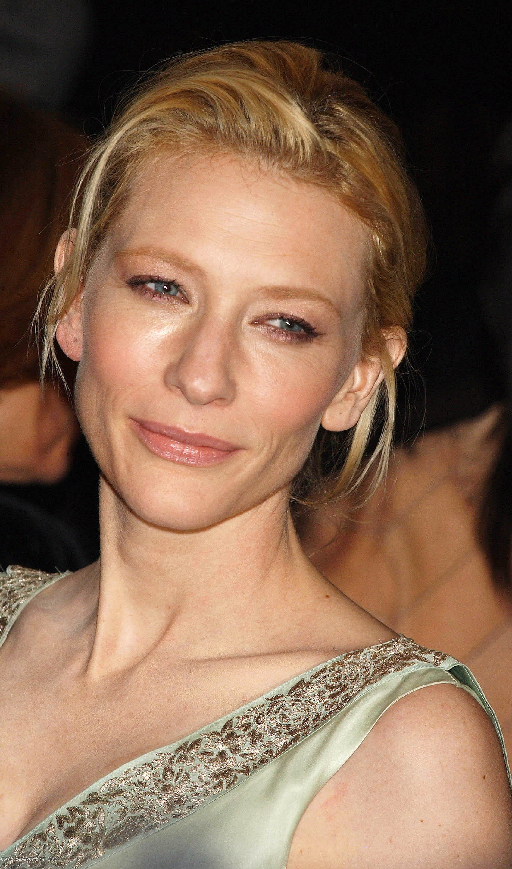 Love her cheekbones | Scrolller