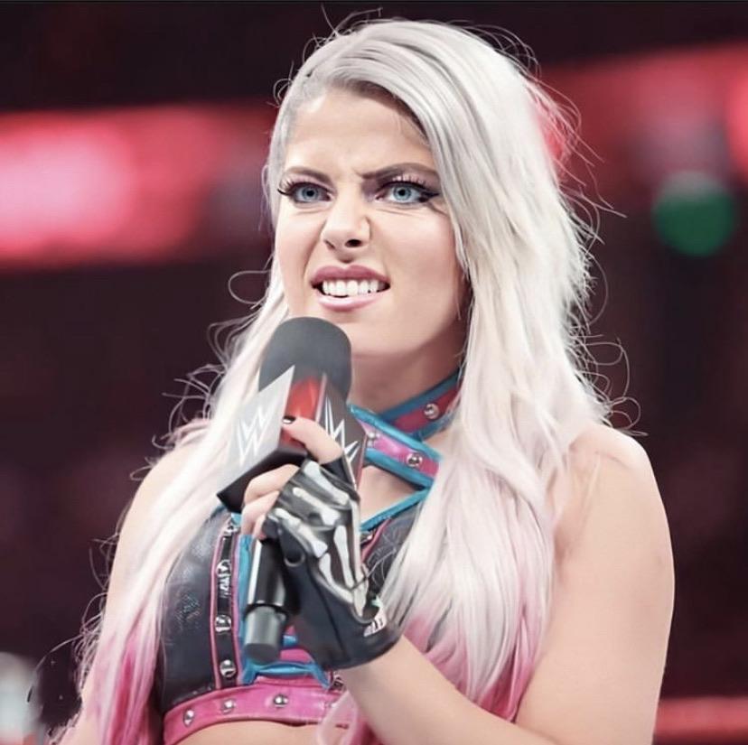 Love her facial expressions | Scrolller