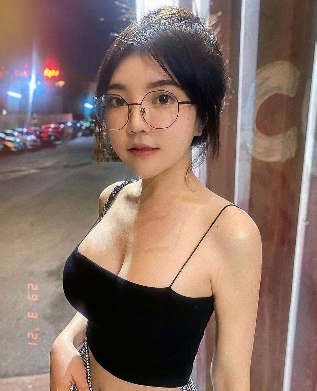 Love her glasses | Scrolller