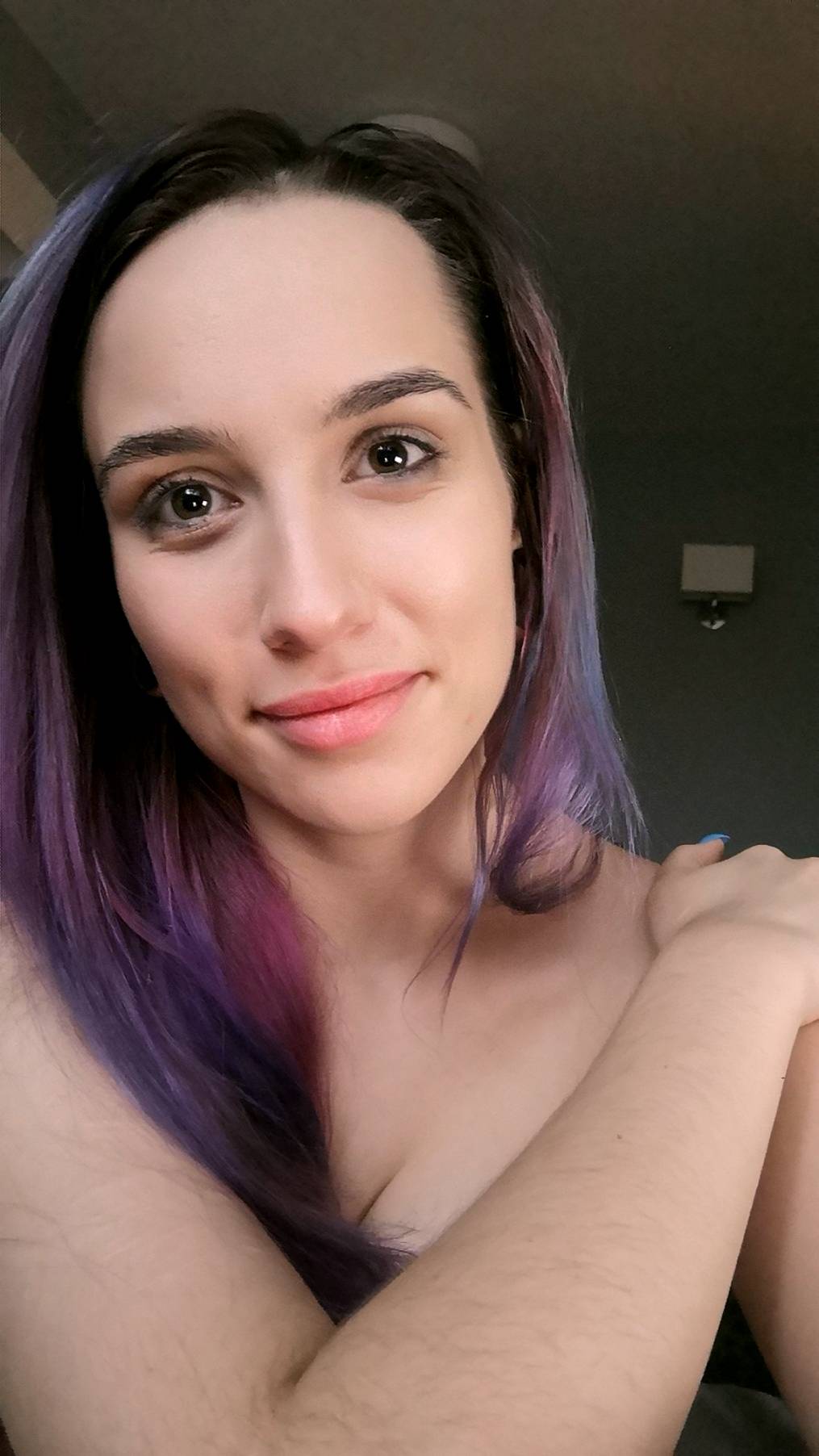 Lovely eyes but amazing arms | Scrolller