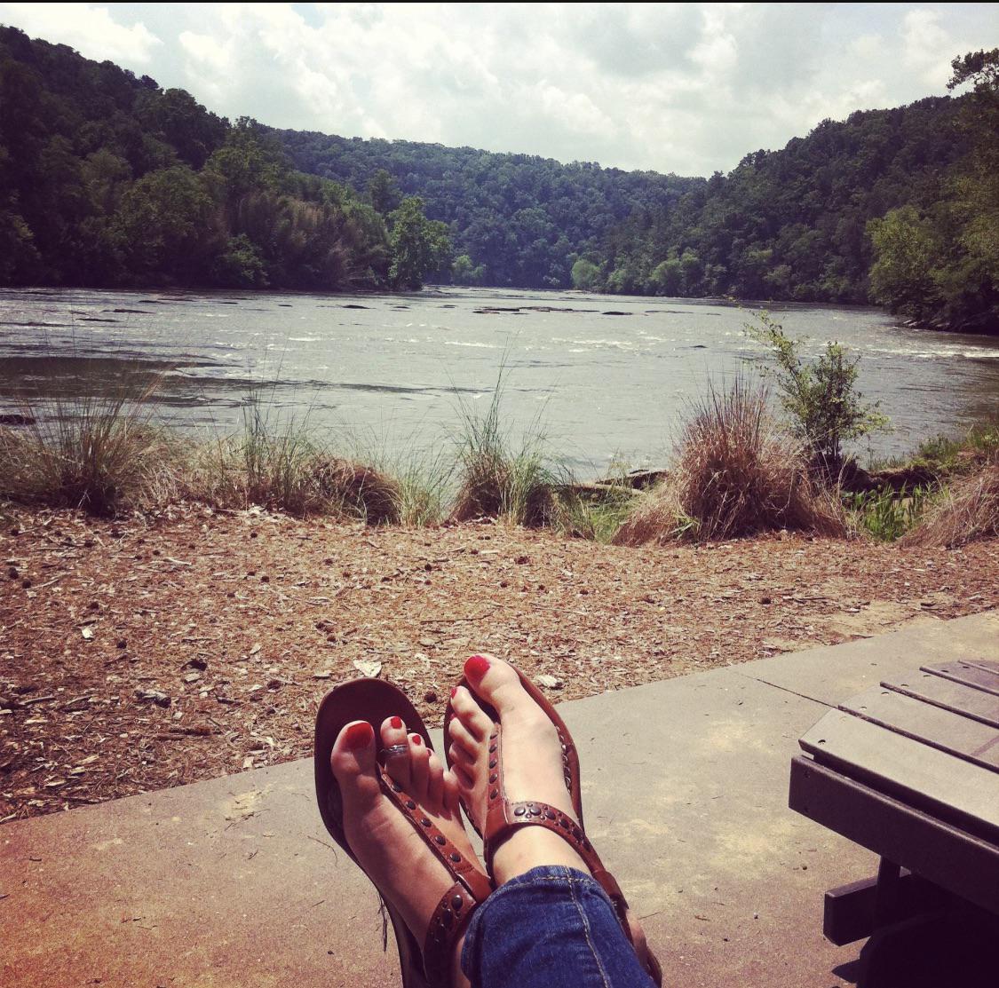 Lovely red toes | Scrolller