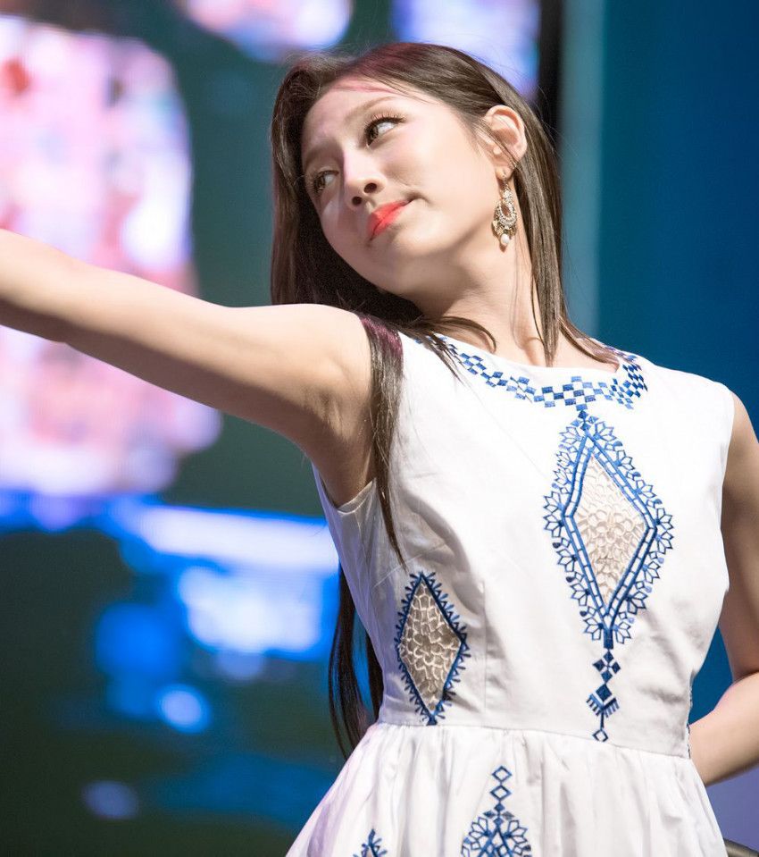 Lovelyz - Yein | Scrolller