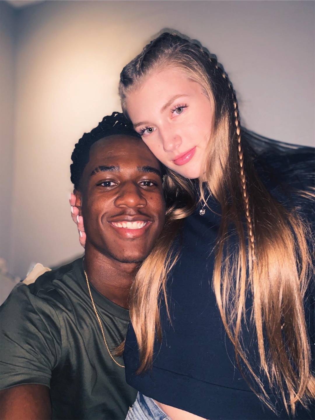 Lovers in their dorm | Scrolller