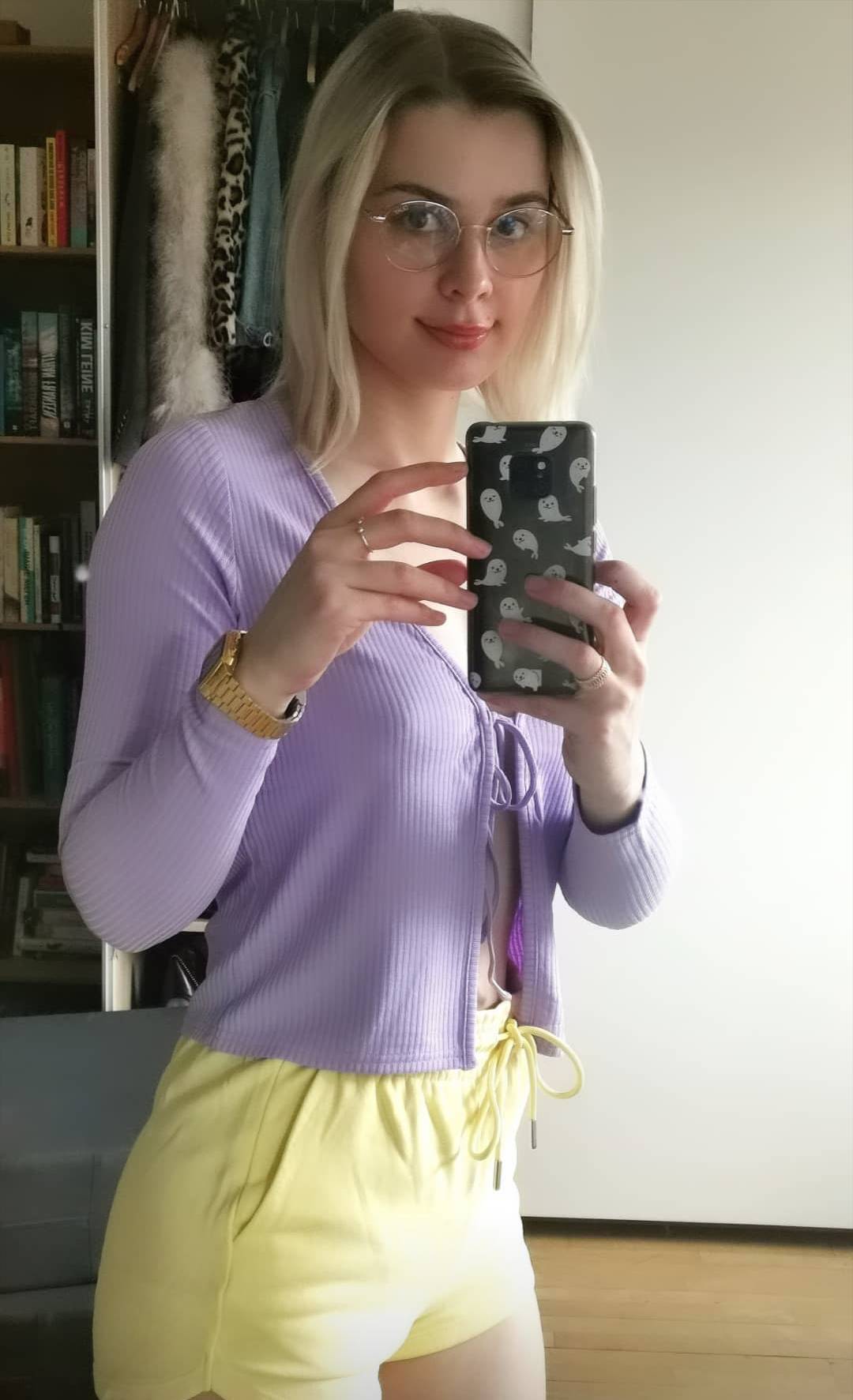 Loving emmelie | Scrolller