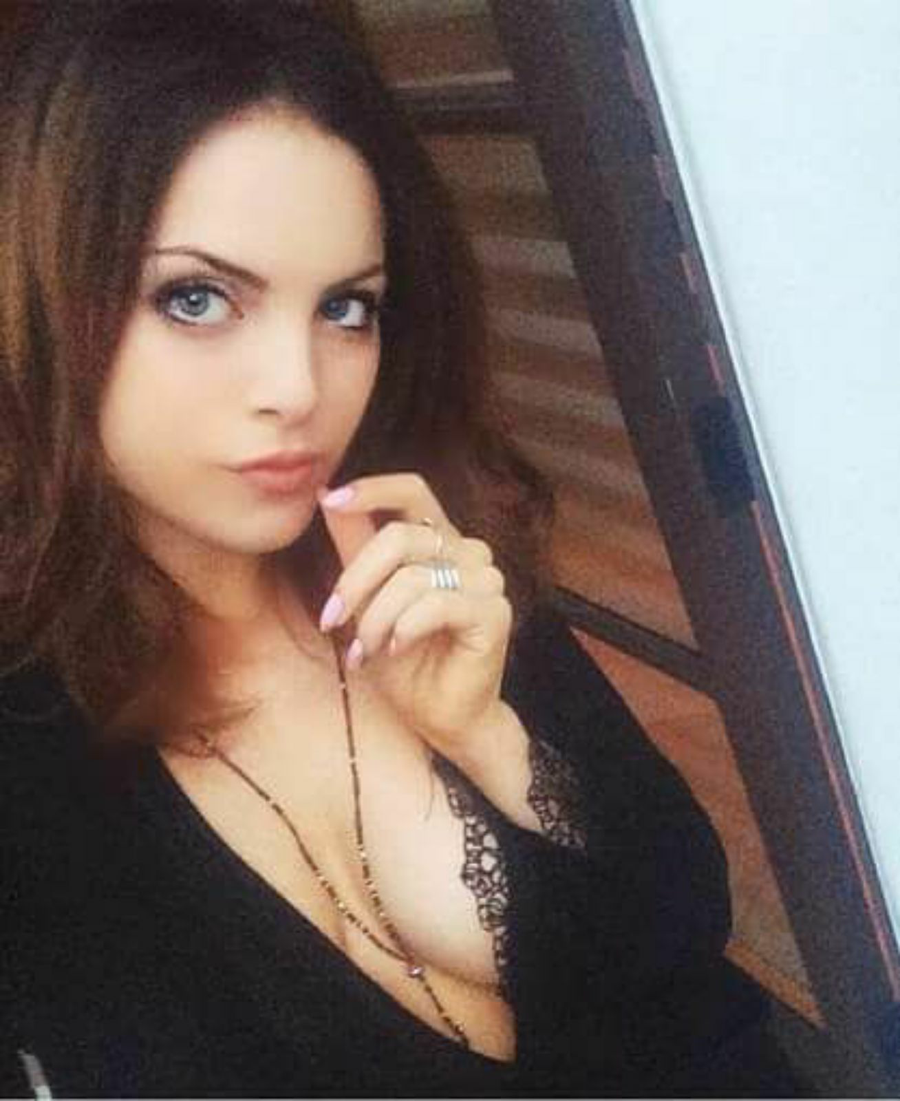 Loving Liz Gillies tonight | Scrolller