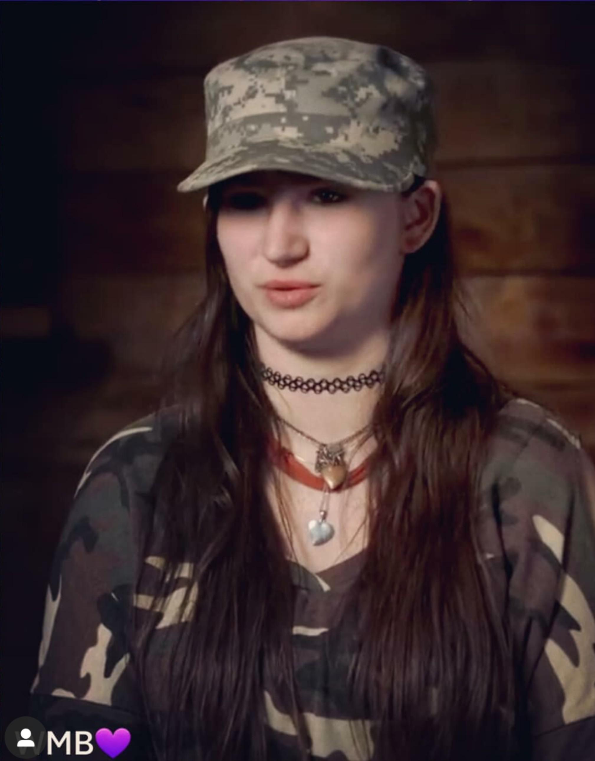 Loving the outdoor look on her 🤩 | Scrolller