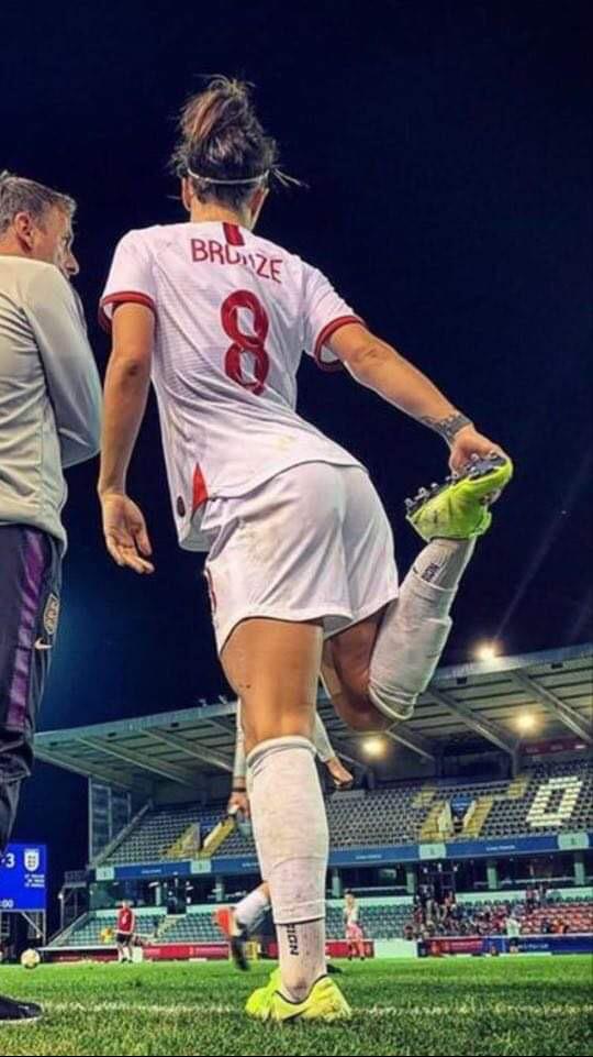 Lucy Bronze | Scrolller