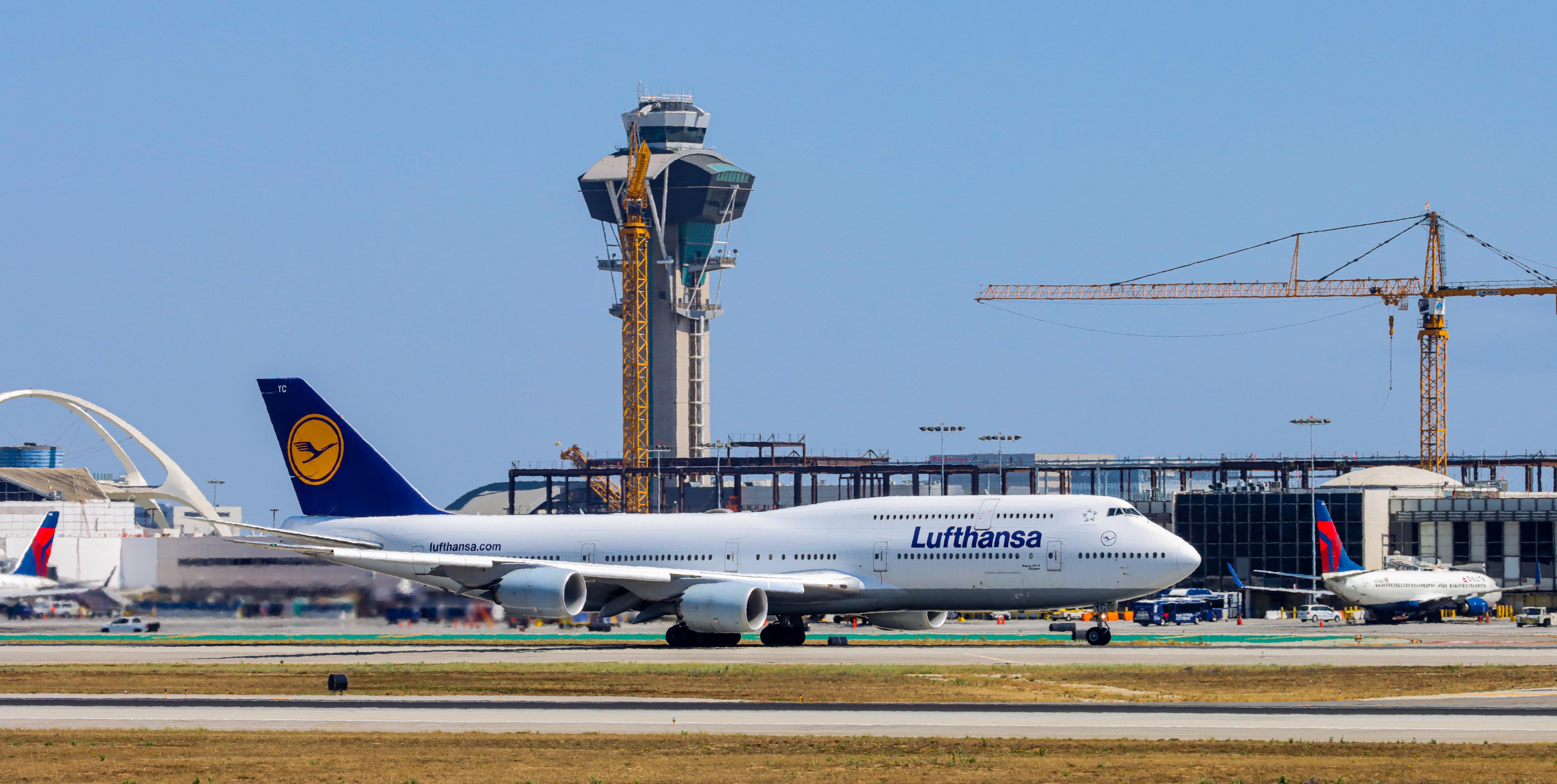 Lufthansa Boeing 747 | Scrolller