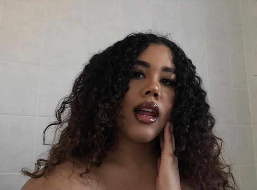 Luscious Lips | Scrolller