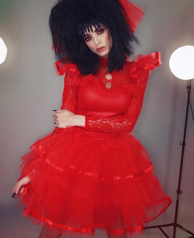 Lydia Deetz | Scrolller