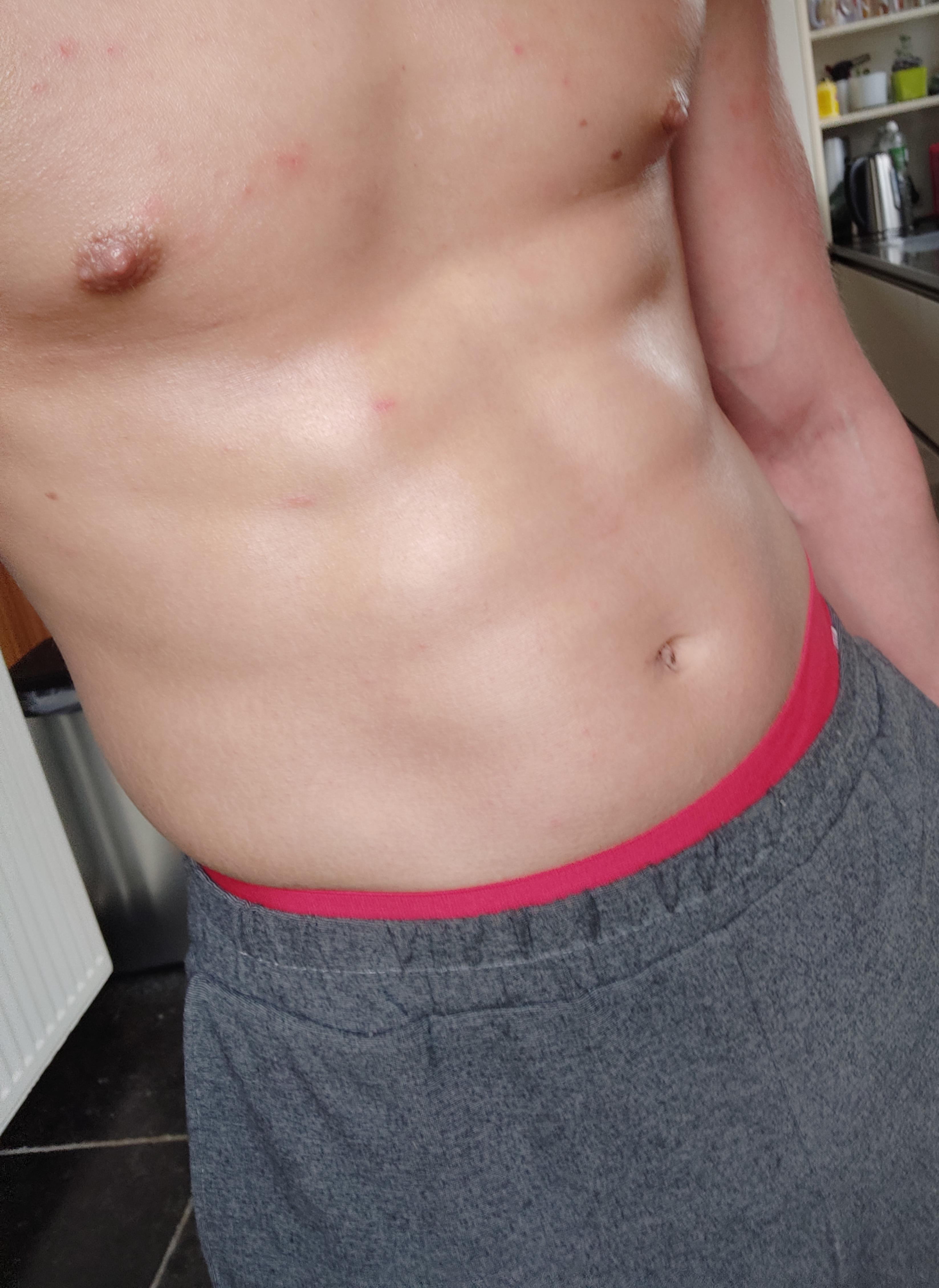 [M23] Thuis werken = half naakt rondlopen. | Scrolller