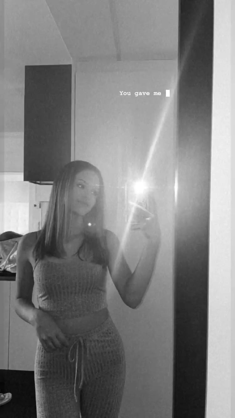 Macht jemand Cum Tribute mit Video auf sie? Kann dafür auch was tributen oder Insta und so geben ...