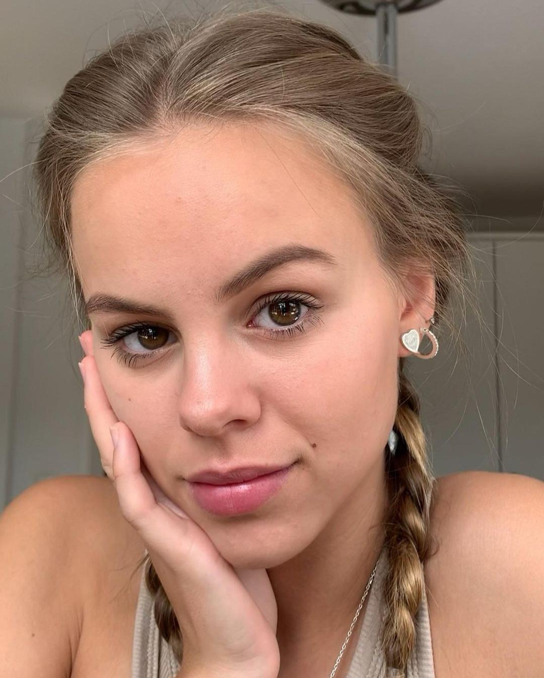 Macht ein Wichsvideo zu meiner kleinen Cousine und ihr bekommt als Belohnung ihr Insta. Kik ...