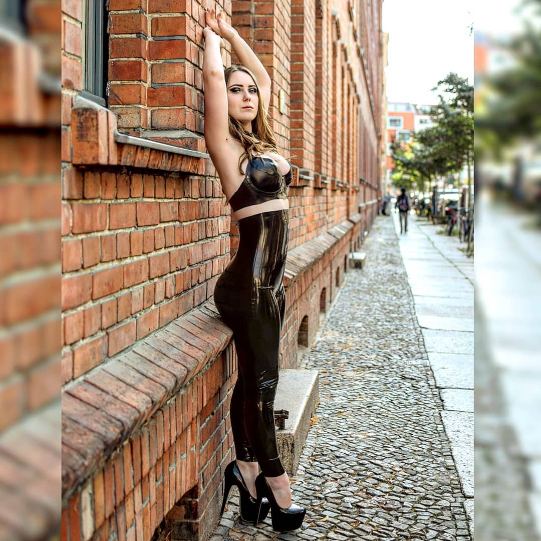 Madame Alaska | Scrolller