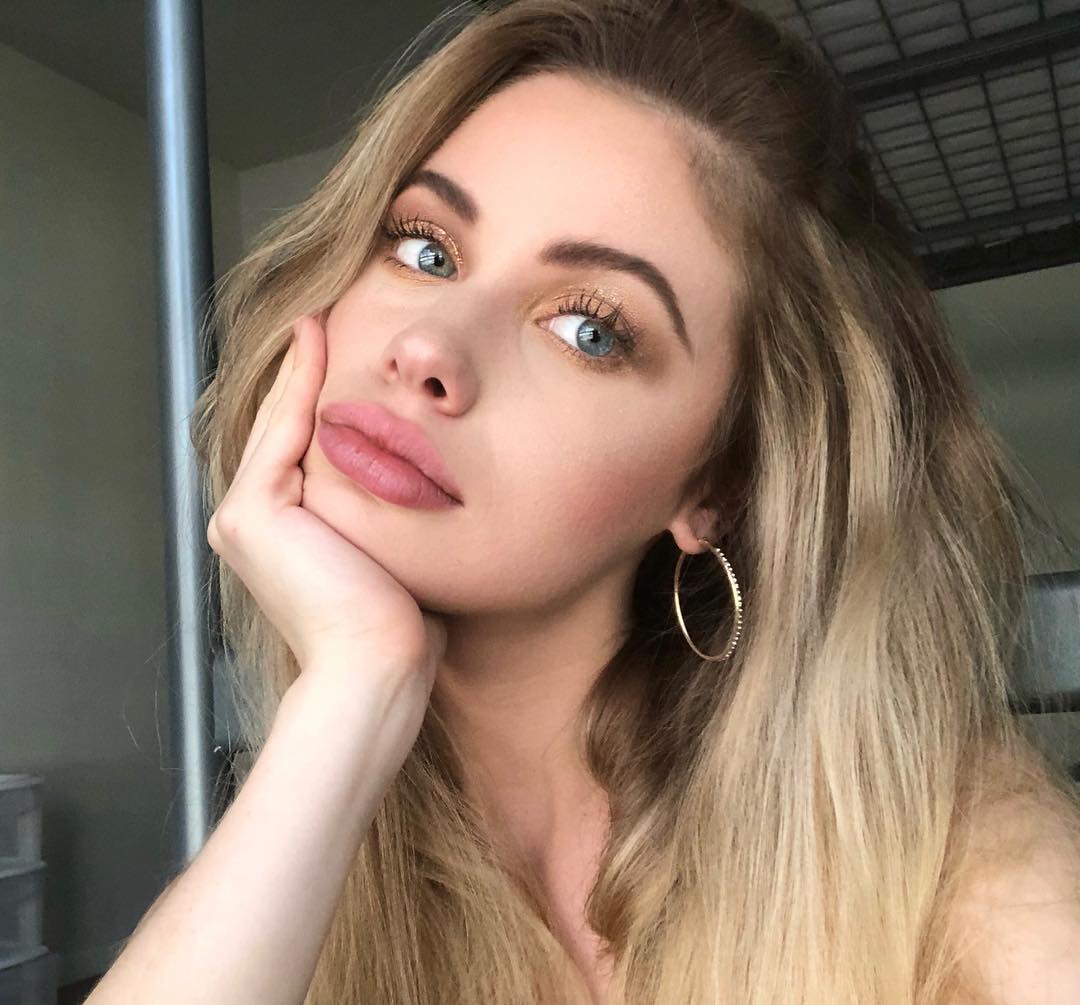 Maddie Dean Bored Scrolller