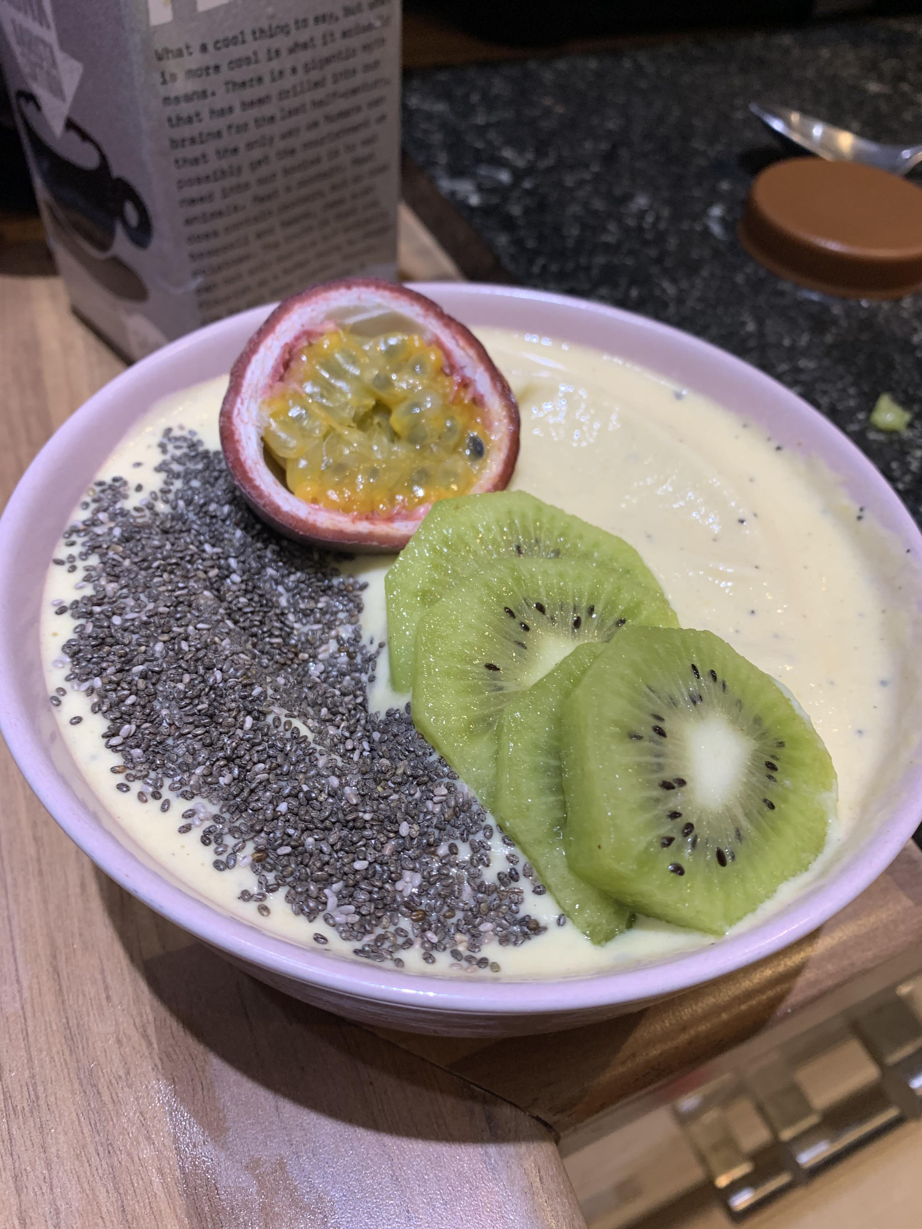 made a passion fruit and mango smoothie bowl 😋 | Scrolller