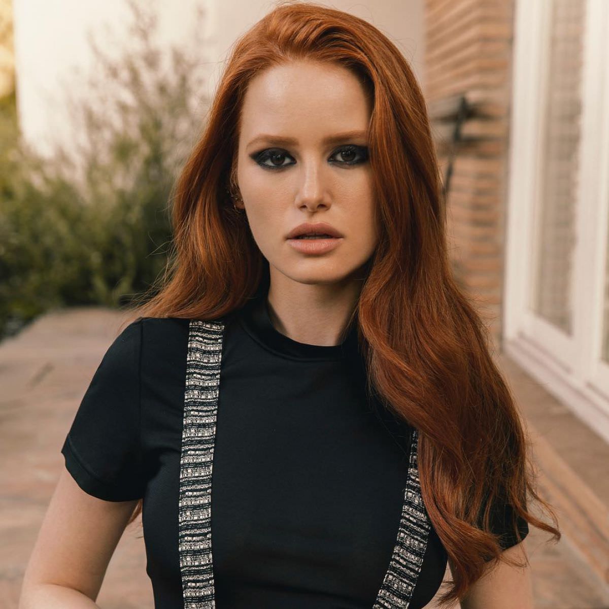 Madelaine Petsch Scrolller