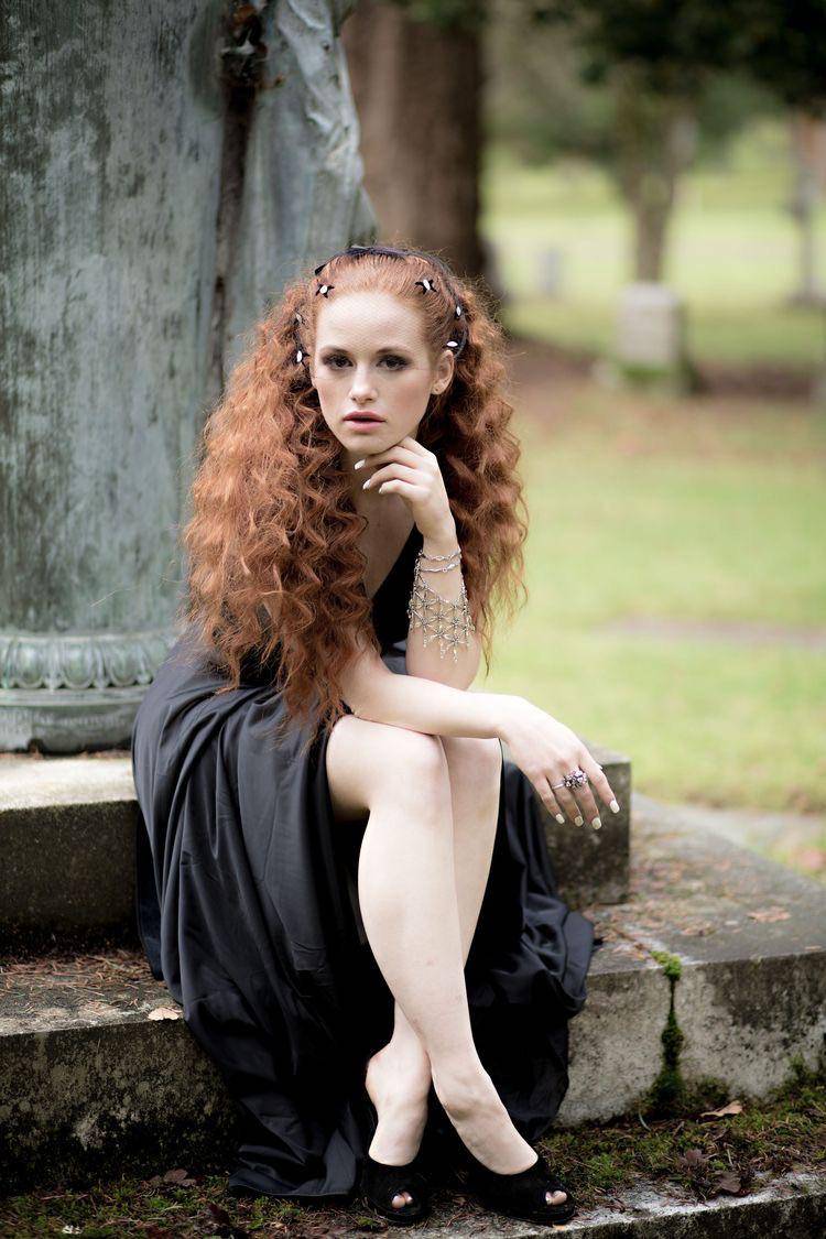 Madeleine Petsch | Scrolller