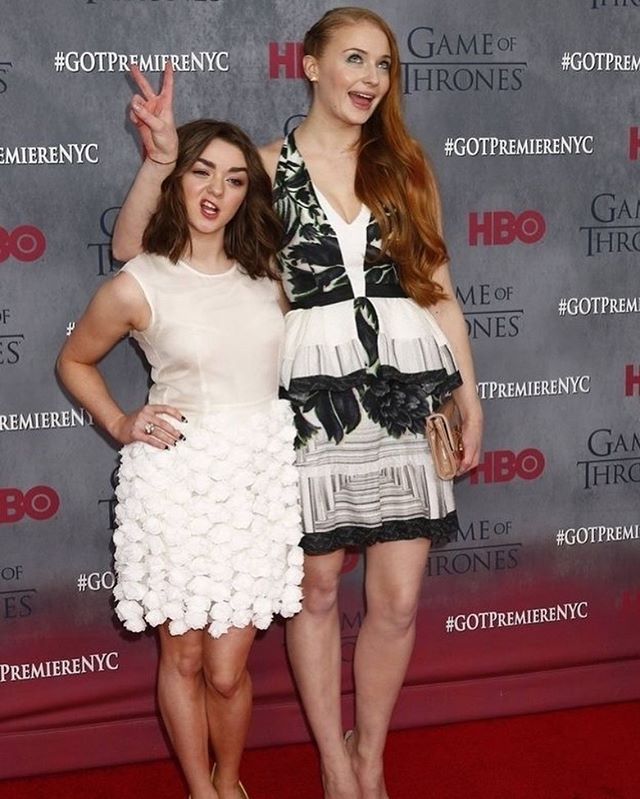 Maisie Williams & Sophie Turner | Scrolller Maisie Williams & Sophie Turner | Scrolller