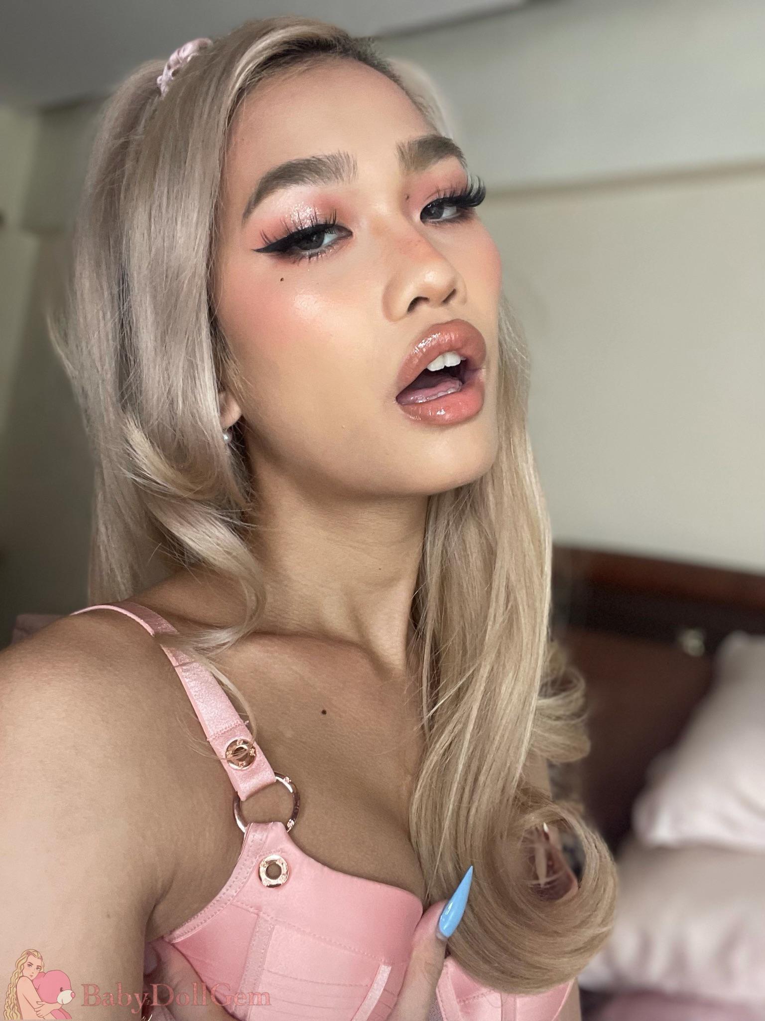 Make me moan pls 😋 | Scrolller