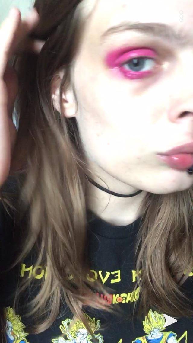 makeup *-^ | Scrolller