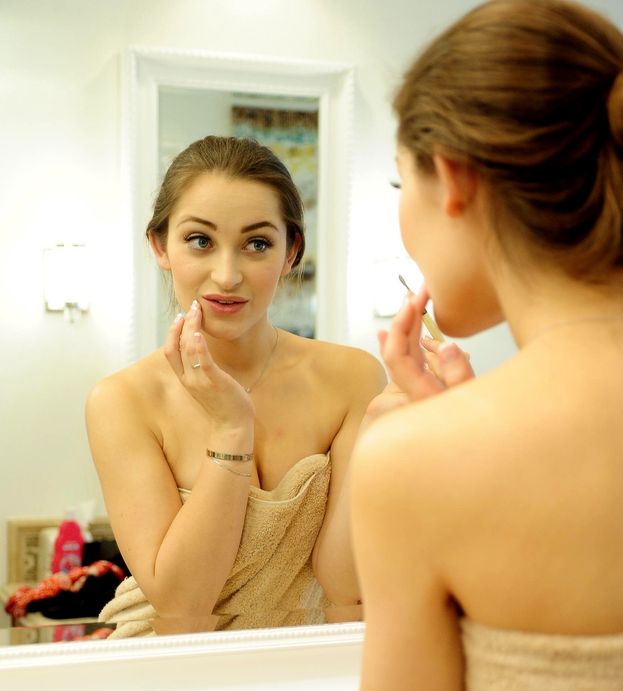 Making up. | Scrolller