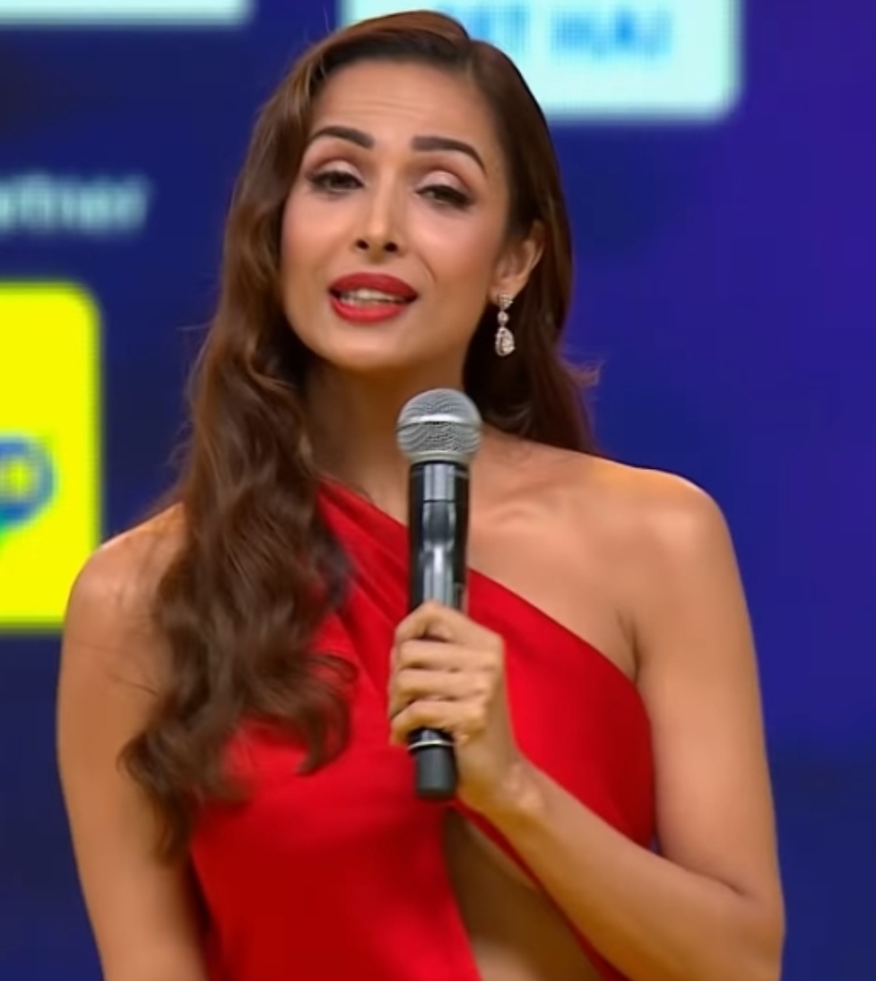 Malaika Arora Scrolller