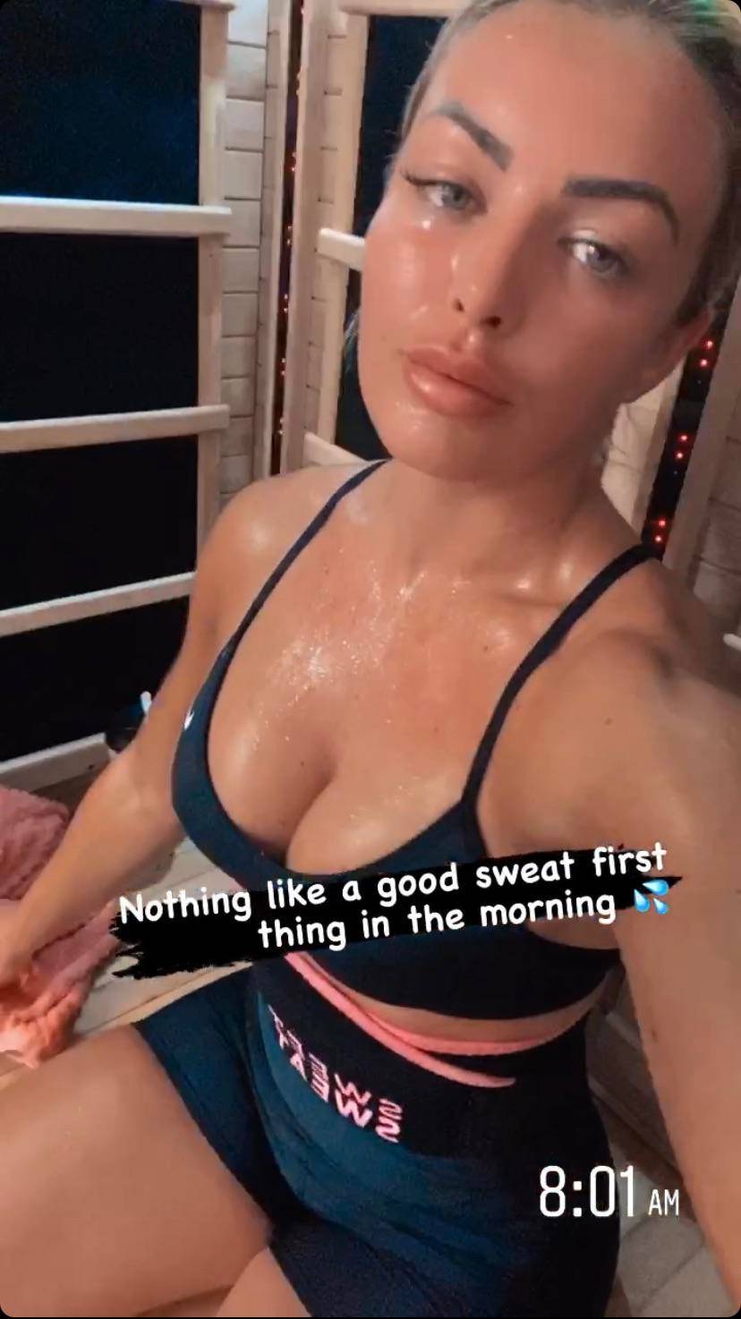 Mandy 💦 | Scrolller