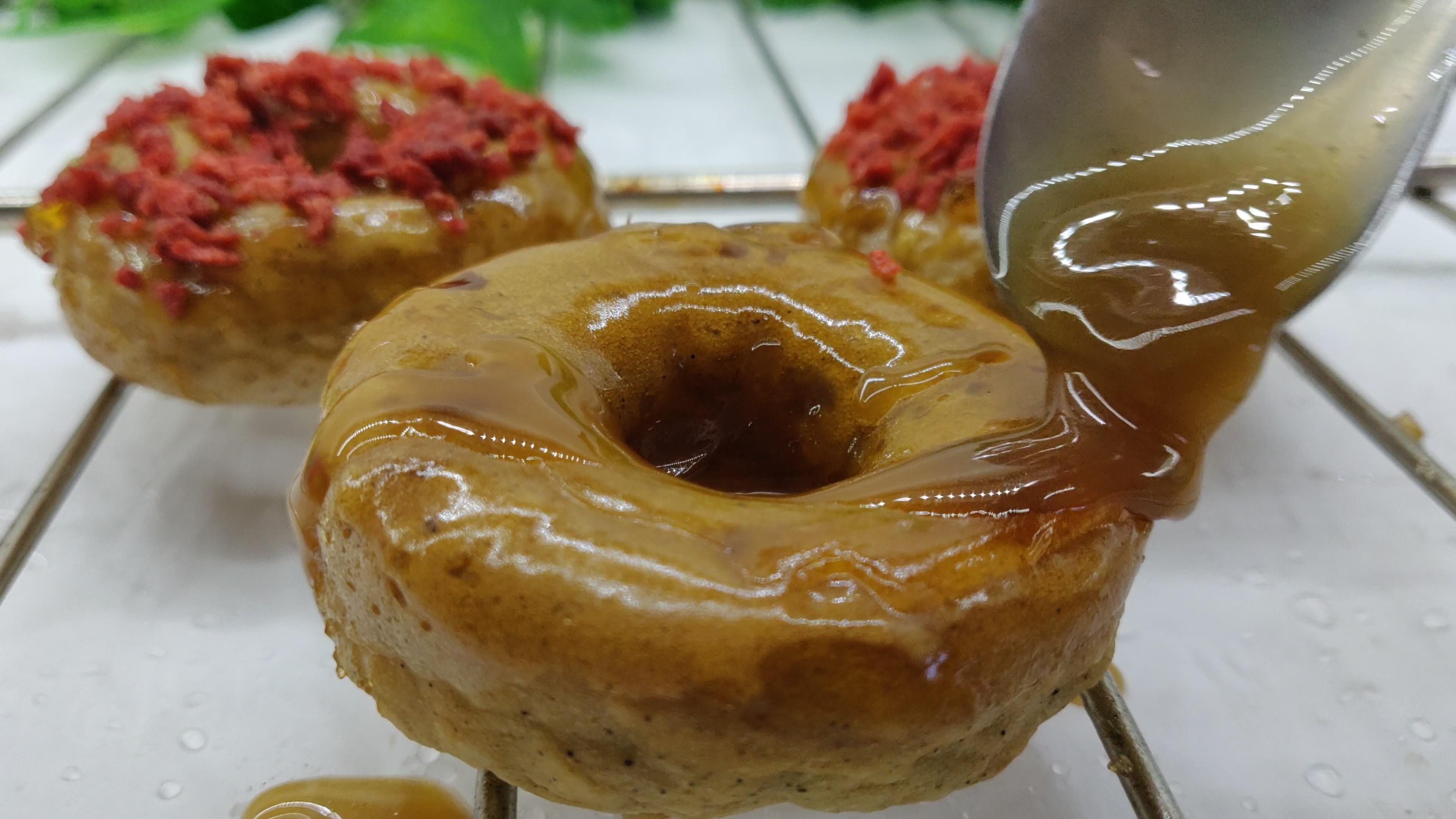 Maple Bac'n Donuts | Scrolller