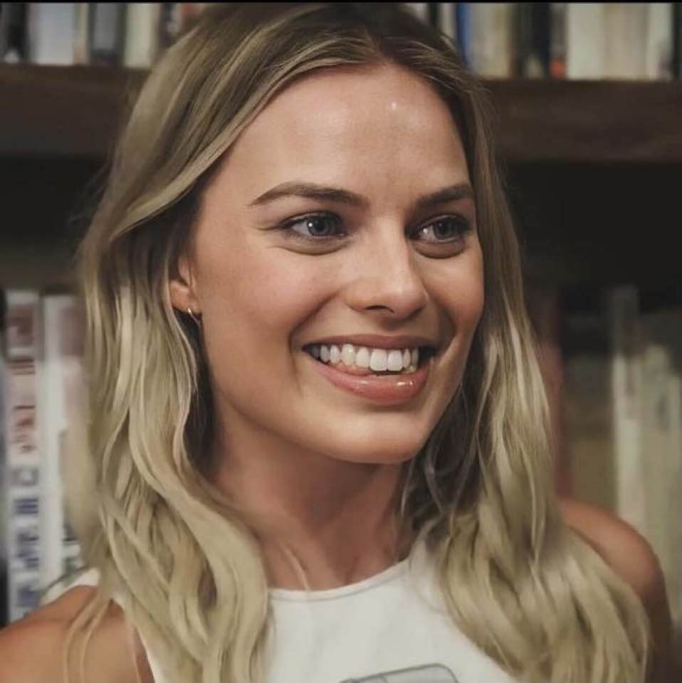 Margot Robbie has the most fuckable face ever | Scrolller