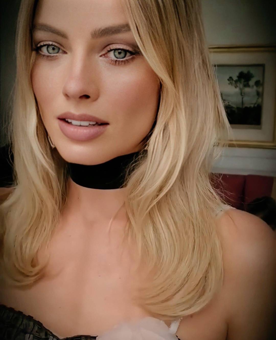 Margot Robbie - she looks so hot | Scrolller