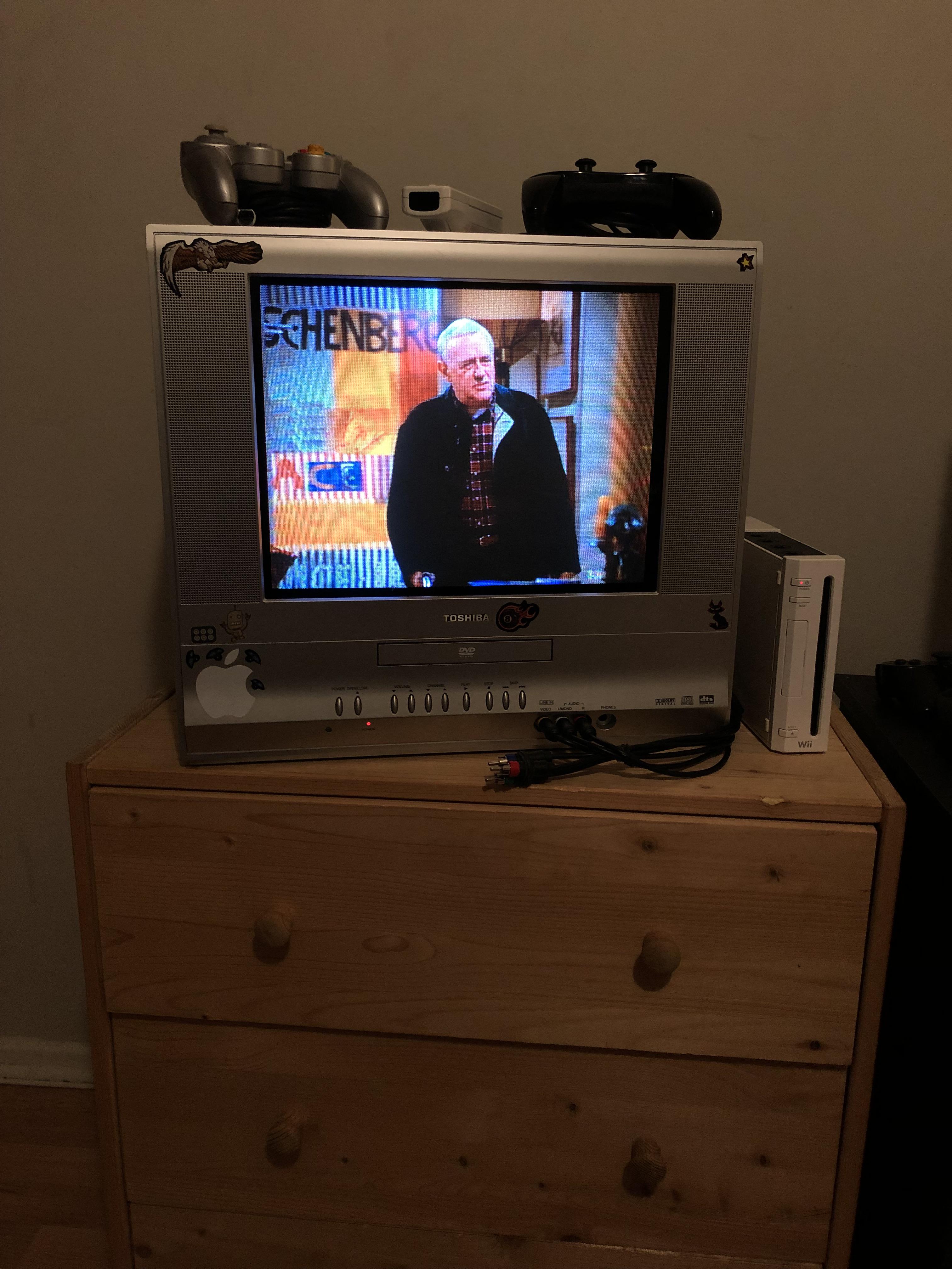 Martin Crane on an ol’ cathode-ray tube TV 🙂 | Scrolller