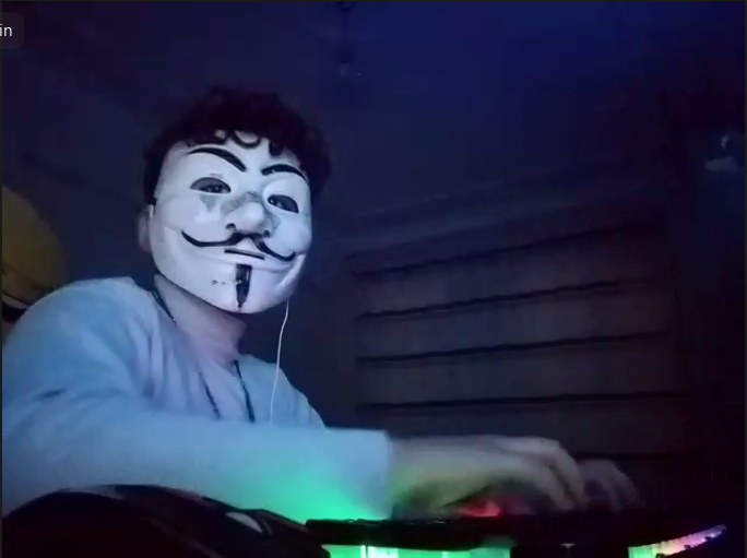 Mask + RGB keyboard = Hacker | Scrolller