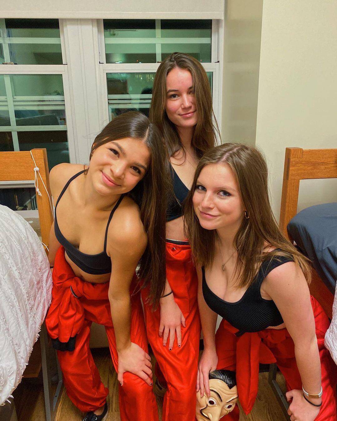 Matching red and black | Scrolller