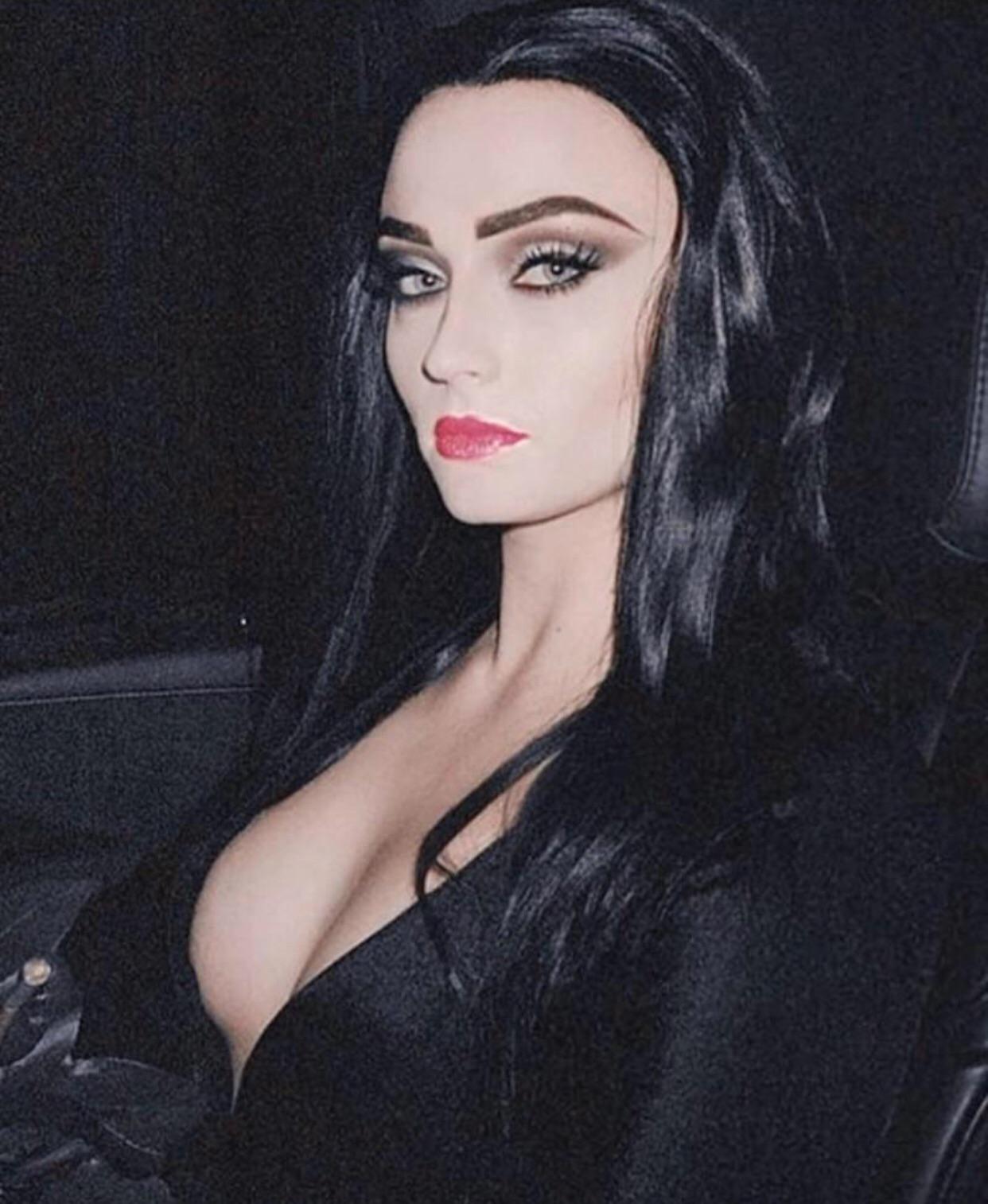 Me Amore | Scrolller