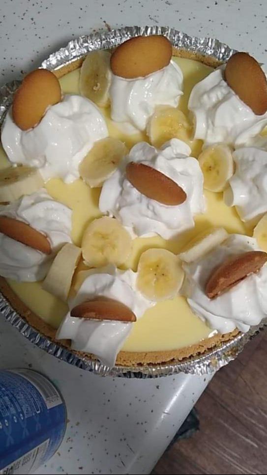Me and my fiancee's first attempt at making a banana cream pie | Scrolller