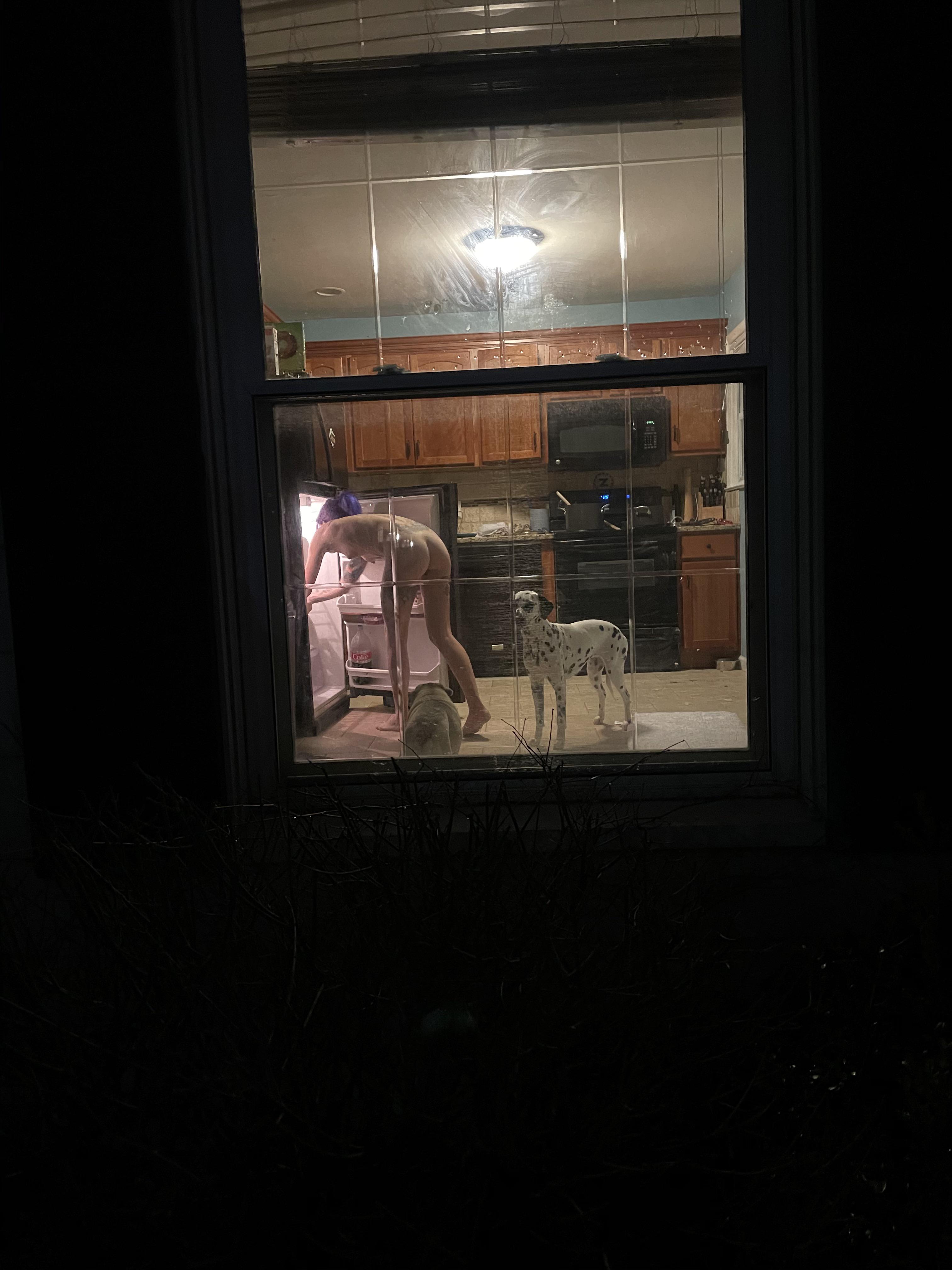 Me and the house next door have something in common. We are both on the market 😉 | Scrolller