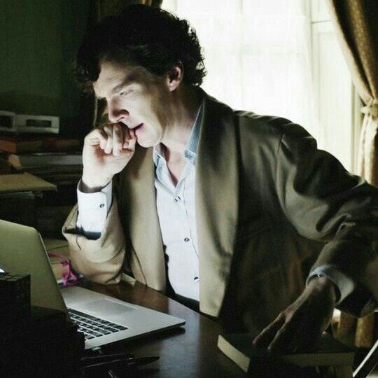 Me during online classes/meetings be like: | Scrolller