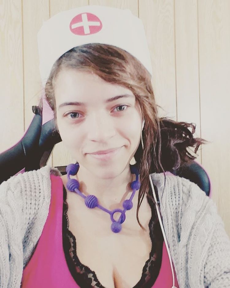 Medic ready for hire. | Scrolller