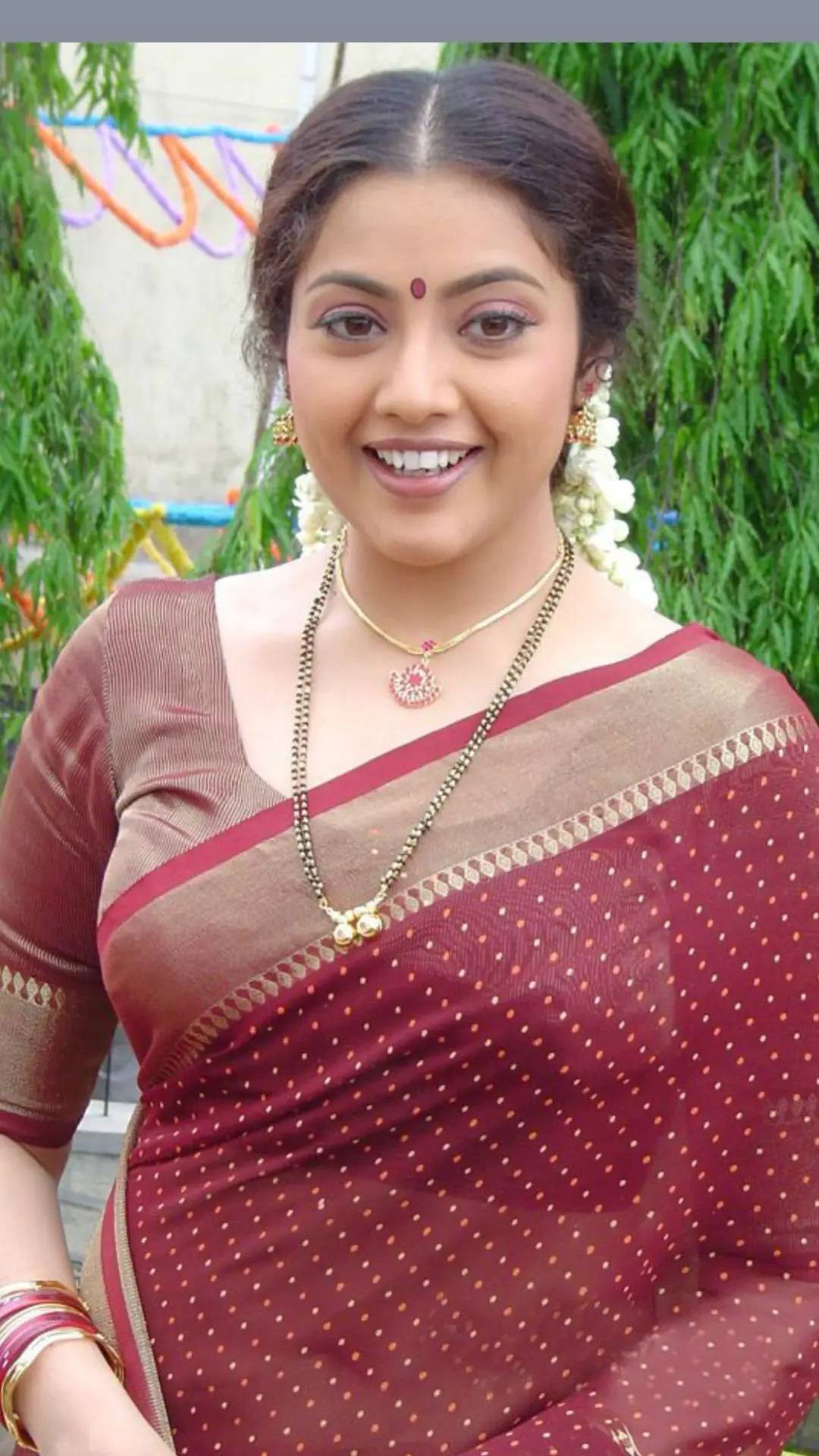 Meena Aunty | Scrolller