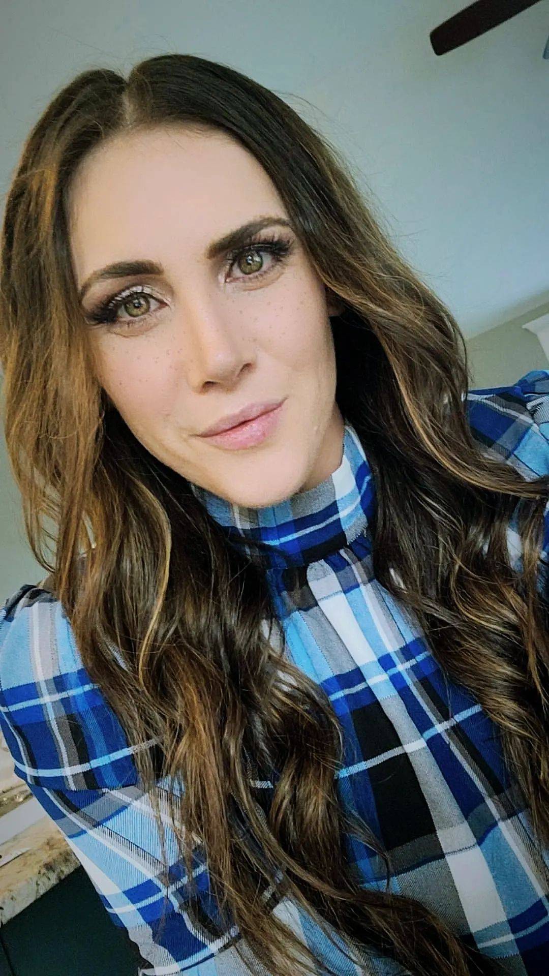 Megan Anderson | Scrolller