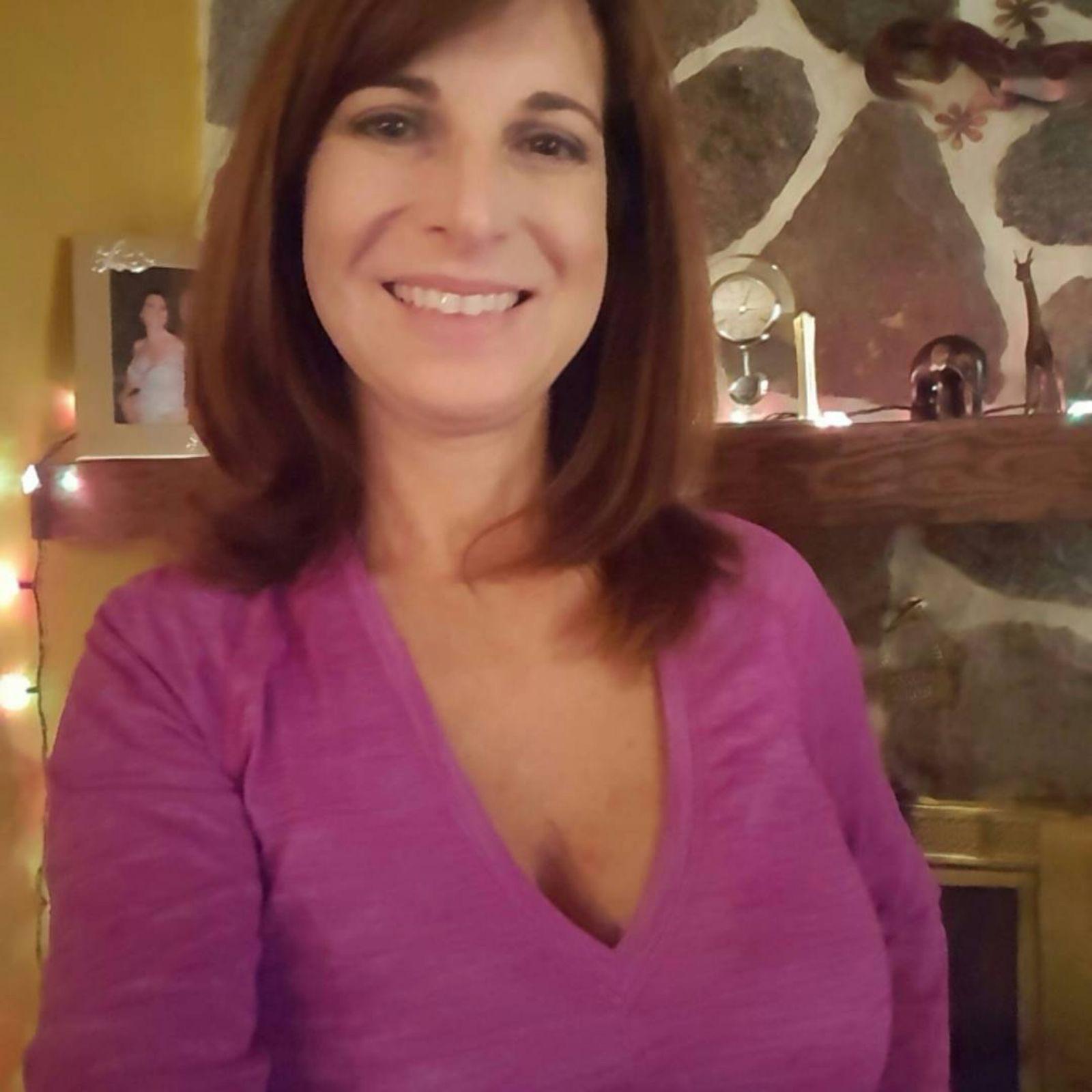 Meine mom ist eine Nutte. Spritz in ihr Dekolleté bitte. | Scrolller