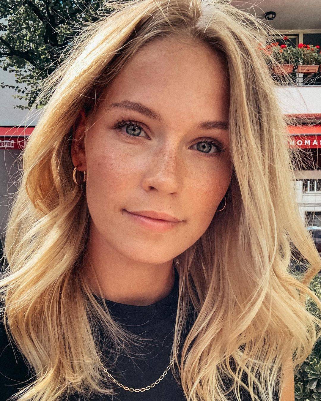 Melanie Kroll | Scrolller