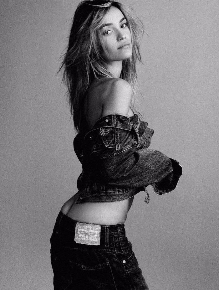 Melissa Cuc | Scrolller